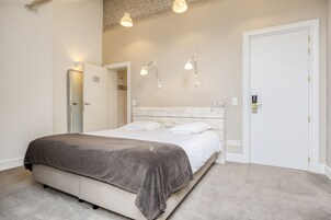 Quarto Superior | Roupa de alta qualidade, cofre no quarto, com decoração personalizada 