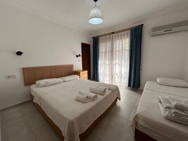 Quarto triplo | Cofres nos quartos, berços grátis, Wi-Fi de cortesia