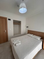 Cofre no quarto, berços/camas para crianças grátis, Wi-fi grátis 