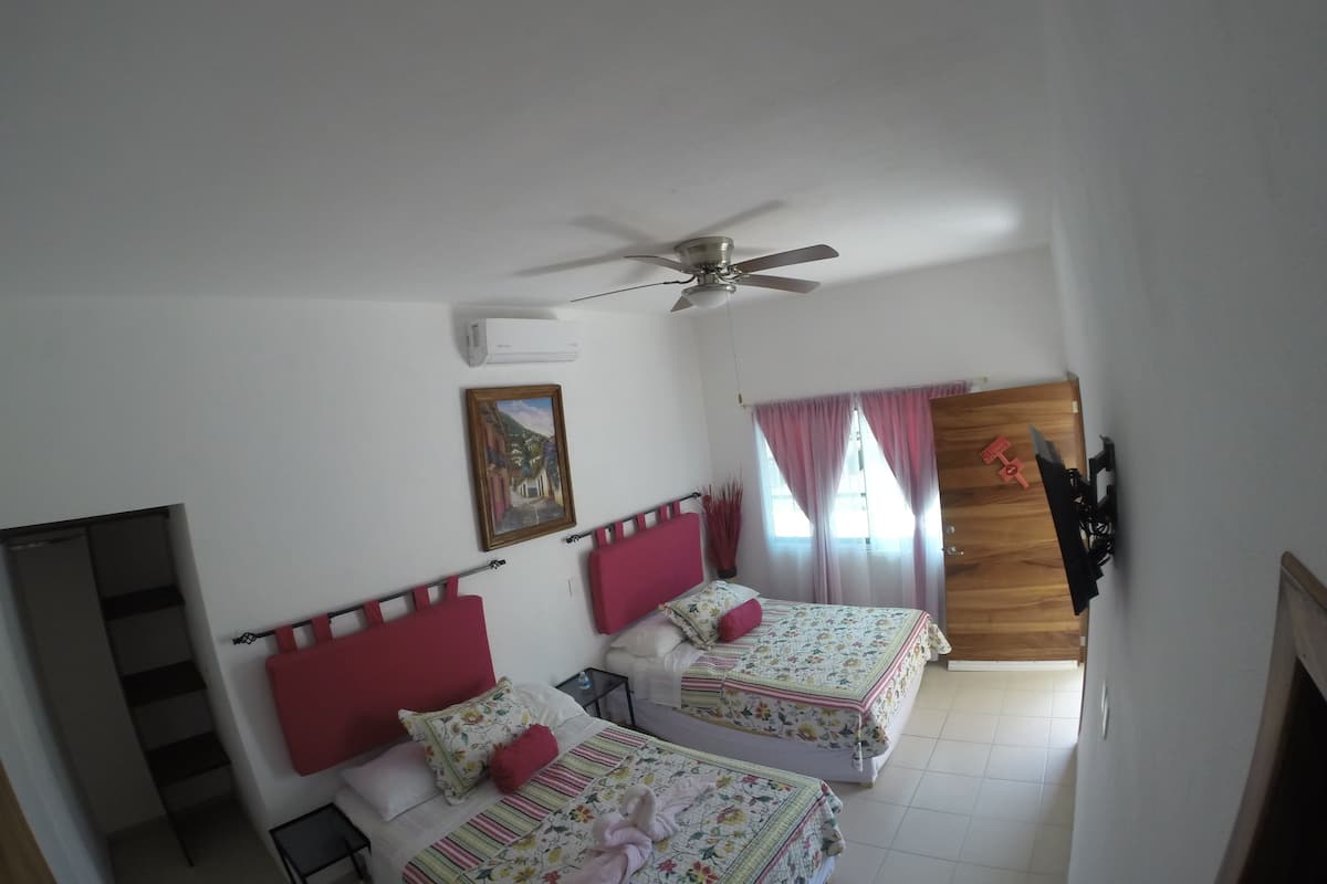 Quarto Quádruplo Standard | Wi-fi grátis, roupa de cama fornecida