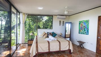 Quarto Superior, vista para o oceano | 1 quarto, cofre no quarto, Wi-fi grátis, roupa de cama fornecida