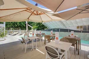 Bar junto à piscina