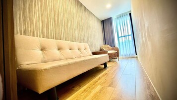 Quarto quádruplo, sacada | Opções para refeição no quarto