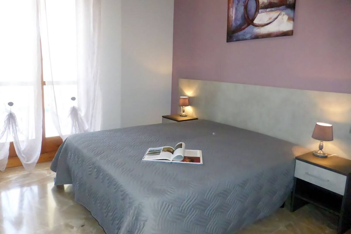 Apartamento, 2 quartos | Cofre no quarto, berços/camas para crianças grátis, camas desdobráveis 