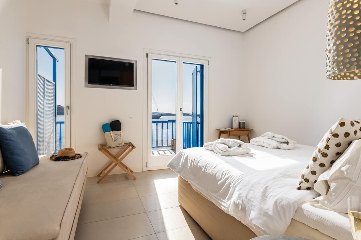 Deluxe Suite, Sea View | Roupas de cama premium, frigobar, cofres nos quartos, escrivaninha