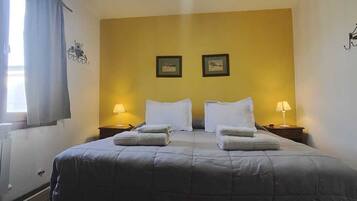 Quarto Duplo (11) | Cofre no quarto, Wi-fi grátis, roupa de cama fornecida