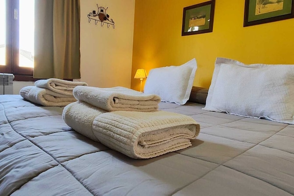 Quarto casal (11) | Cofres nos quartos, Wi-Fi de cortesia, roupa de cama