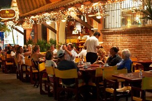 Pequenos-almoços, almoços, jantares servidos, cozinha italiana