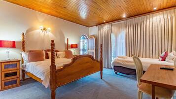 Quarto Deluxe | 7 quartos, roupa de alta qualidade, cofre no quarto