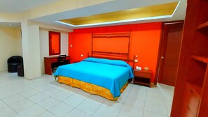 Suíte júnior | Frigobar, escrivaninha, Wi-Fi de cortesia, roupa de cama