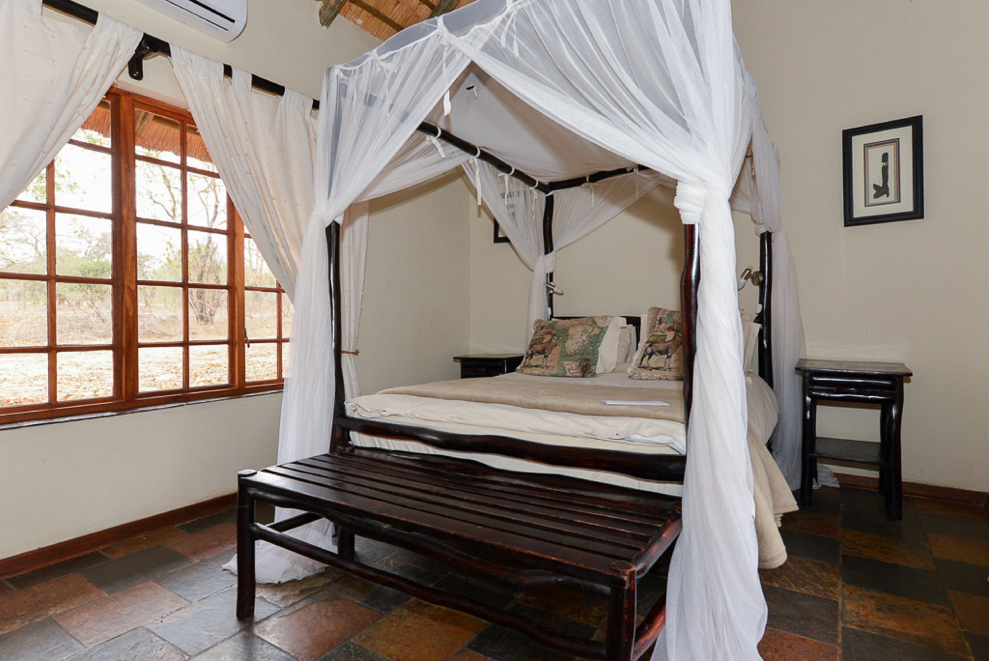 Cofres nos quartos, roupa de cama