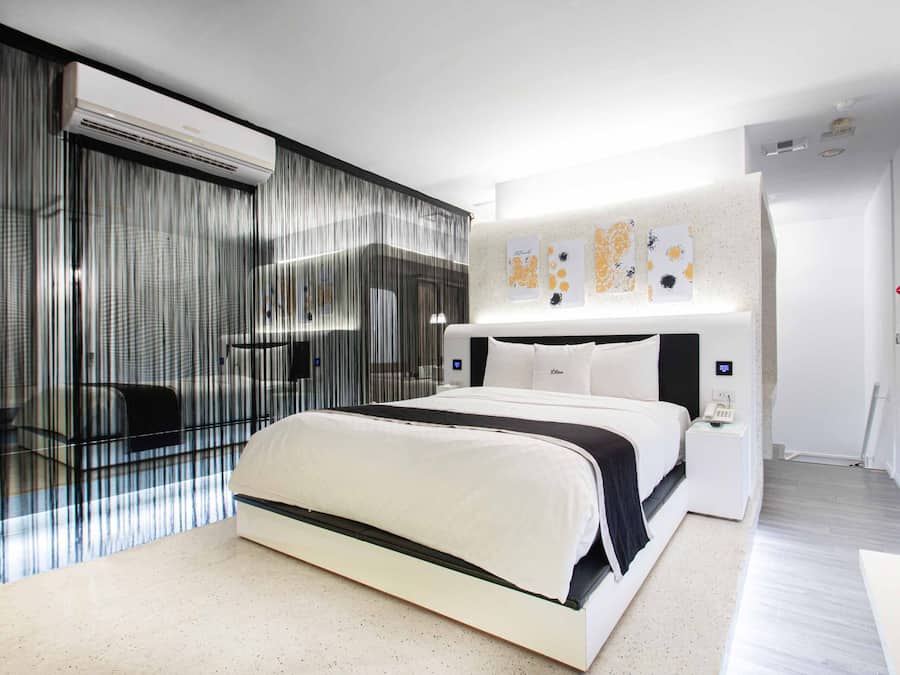 Quarto casal clássico | Roupas de cama premium, frigobar, escrivaninha, quartos à prova de som