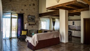 Vila, 2 quartos, piscina particular, vista para o mar | Área de estar