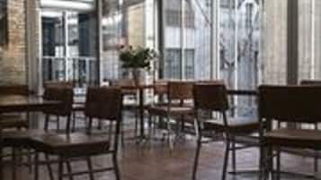 Pequeno-almoço continental diário (8 EUR por pessoa)