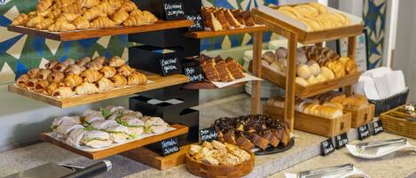 Pequeno-almoço tipo buffet diário (52 BRL por pessoa)