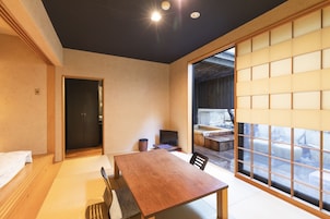 Quarto Superior, não fumadores (with Tatami Area and Open Air Bath) | Vista do quarto