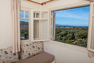 Apartamento, 1 quarto | Área de estar | TV de tela plana 32 polegadas com canais de TV premium, TV de plasma