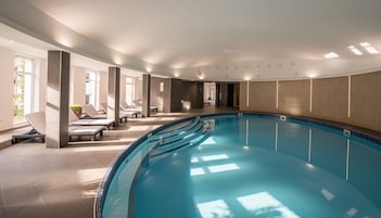 Piscina interior, da(s) 10:00 à(s) 21:00, espreguiçadeiras