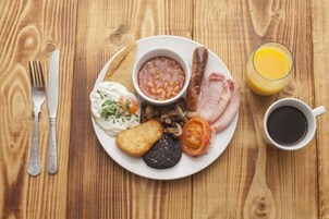Café da manhã completo todos os dias mediante uma taxa