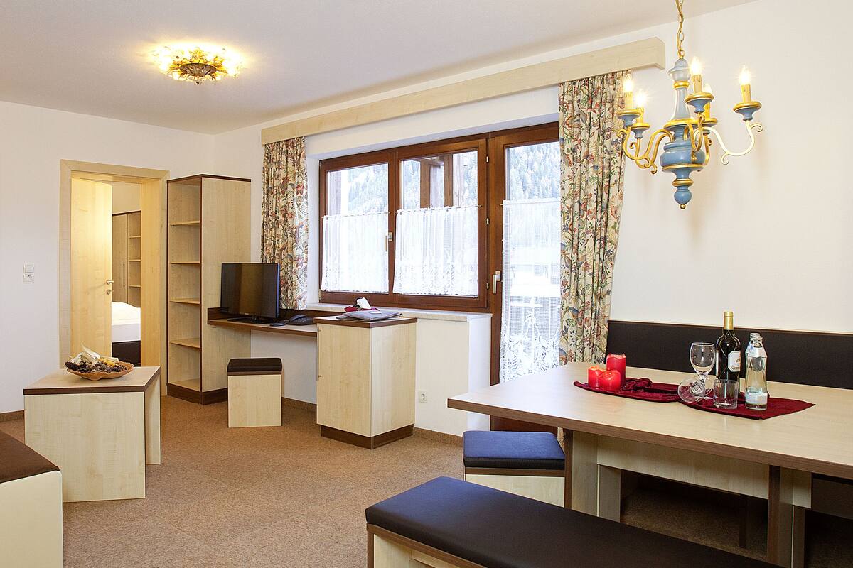 Apartamento, 2 quartos, varanda, vista para a montanha (Rosskirpel, + 200€ cleaning fee) | Sala de estar | TV de ecrã plano