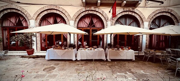 Espaço exterior para banquetes