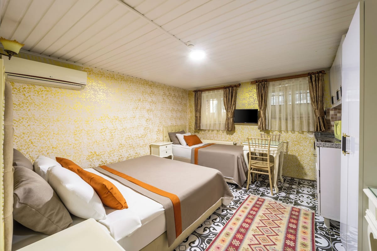 Roupa de alta qualidade, minibar, cofre com capacidade para portátil 