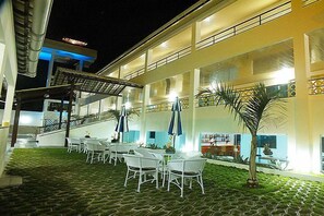 Café da manhã, almoço e jantar; culinária italiana