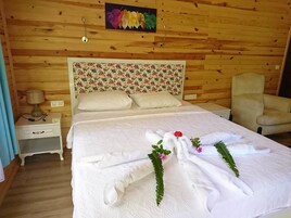 Bangalô luxo, 1 quarto, vista para o jardim, no jardim | Frigobar, escrivaninha, quartos à prova de som