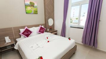 Quarto casal luxo | Frigobar, cofres nos quartos, escrivaninha, quartos à prova de som