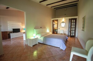 Quarto Duplo | Cofre no quarto, secretária, berços/camas para crianças 