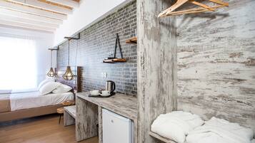 Quarto casal superior, 2 camas de solteiro | Escrivaninha, quartos à prova de som, Wi-Fi de cortesia, roupa de cama