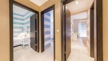 Apartamento luxo, 3 quartos | 1 quarto, cofres nos quartos, cortinas blackout, quartos à prova de som