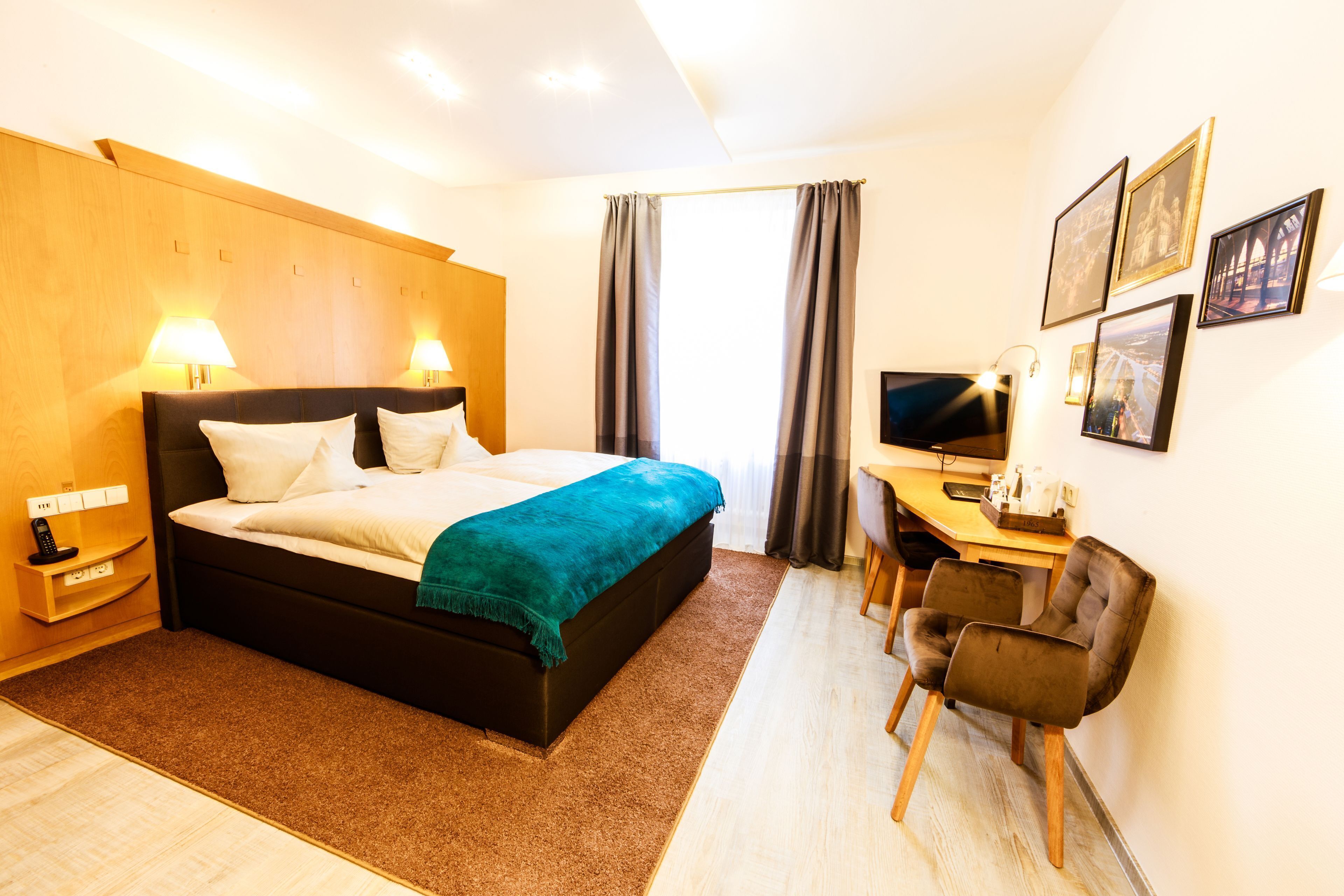 1 quarto, roupas de cama premium, frigobar (abastecido com itens grátis)