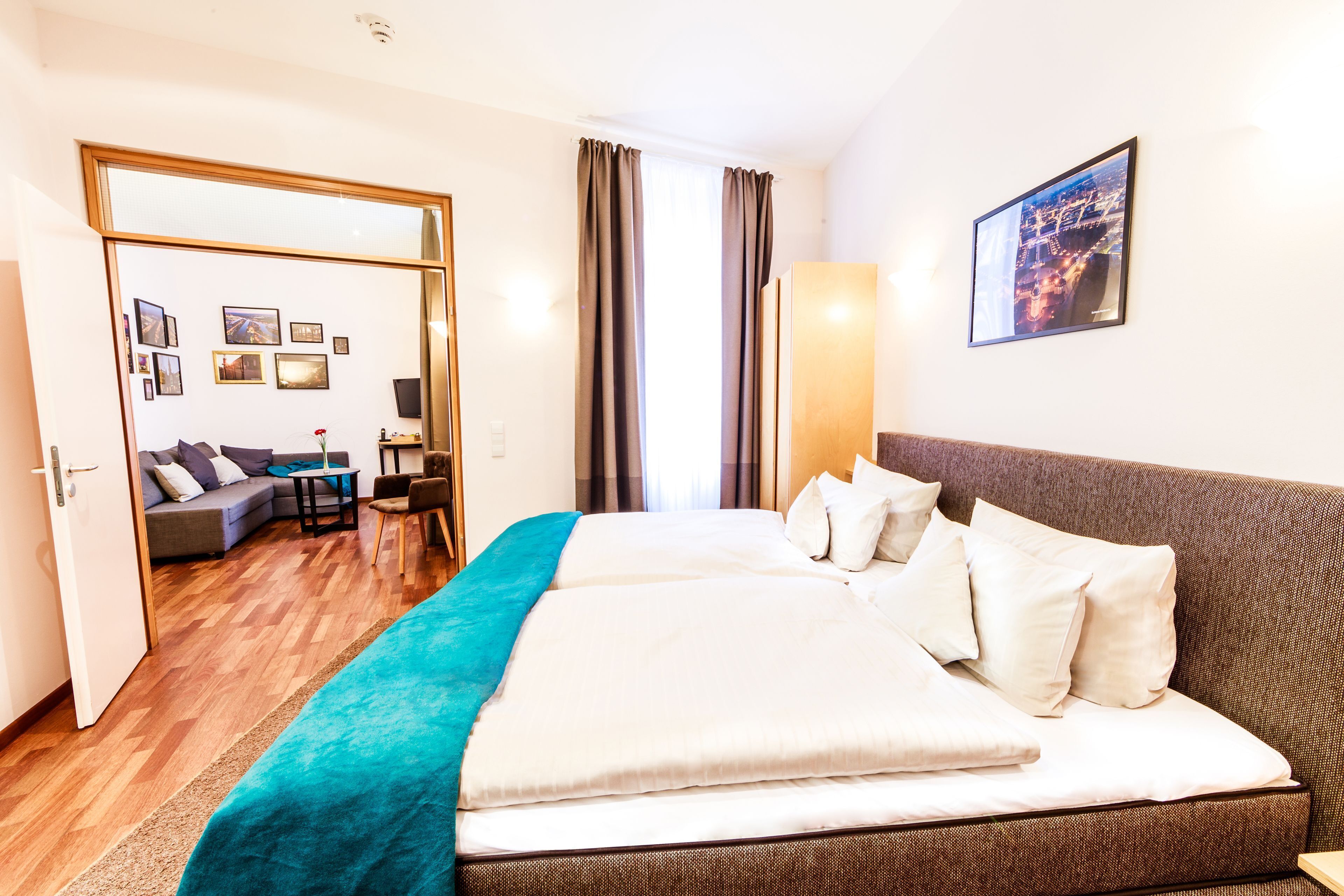 1 quarto, roupas de cama premium, frigobar (abastecido com itens grátis)