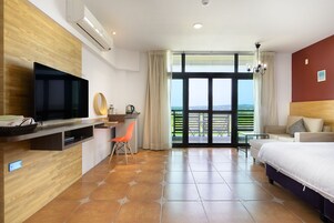 Quarto casal luxo, sacada | Roupas de cama premium, camas com colchões pillow-top