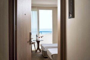 Quarto triplo standard | Frigobar, escrivaninha