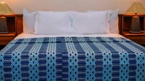 Suite, vista para a praia | Camas de colchão pillowtop, cofre no quarto, secretária 