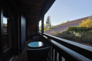 Dúplex Deluxe | Roupa de alta qualidade, minibar, cofre no quarto, secretária 