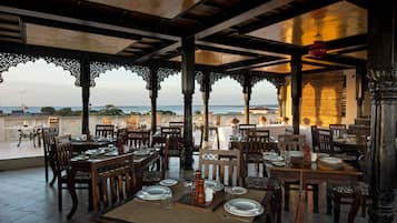 Pequenos-almoços, almoços e jantares servidos