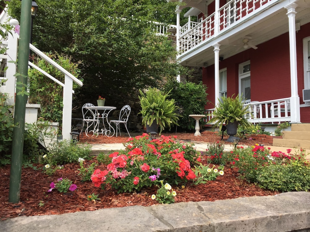 Elmwood House - Eureka Springs, AR