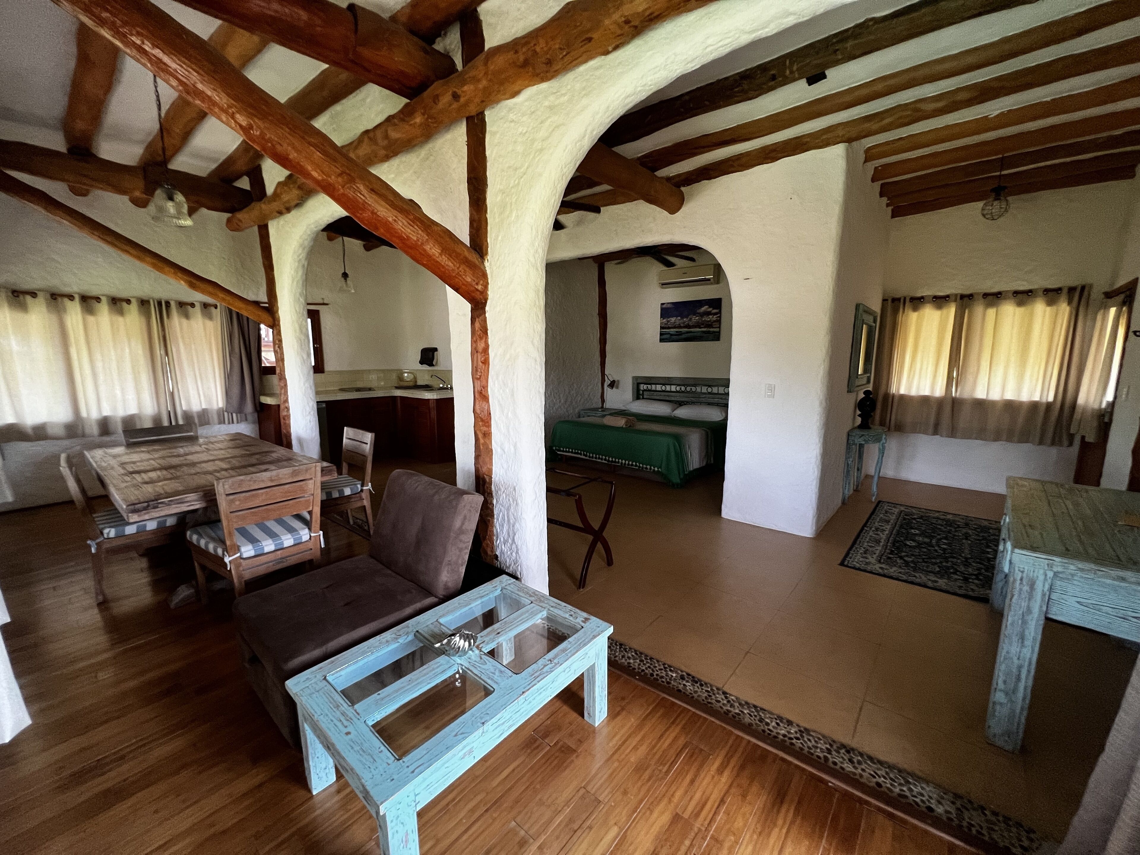 Suite, 1 cama king-size, terraço, vista parcial para o oceano | Roupa de alta qualidade, minibar, cofre no quarto 