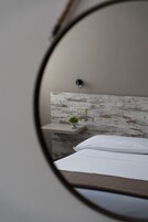 Quarto casal clássico, 1 quarto, suíte | Roupas de cama premium, escrivaninha, cortinas blackout