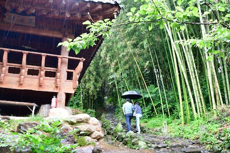 Caminhada. Nogodan Guesthouse & Hotel