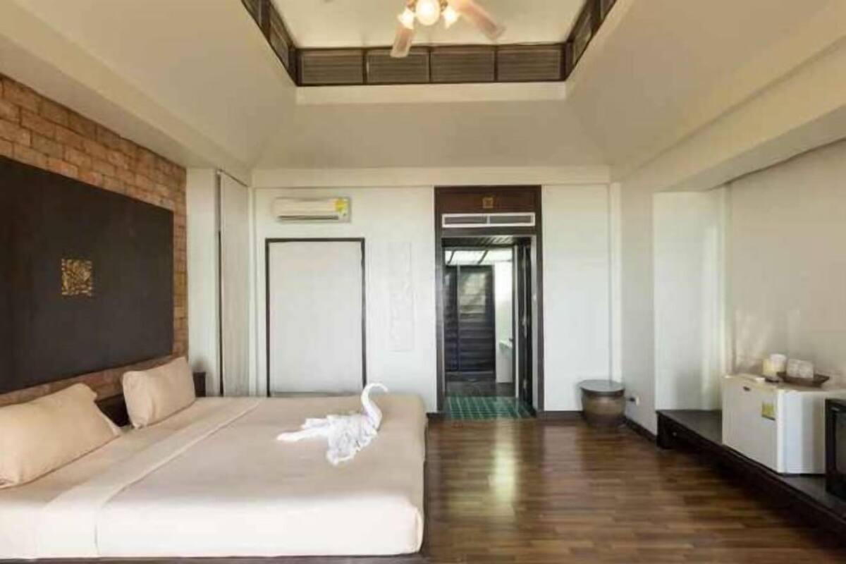 Frigobar, cofres nos quartos, escrivaninha, Wi-Fi de cortesia