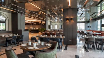 Pequenos-almoços, almoços e jantares servidos