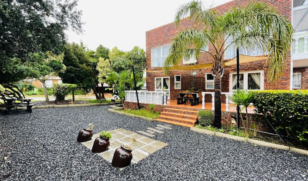 Plattekloof Premium Lodge - Cape Town
