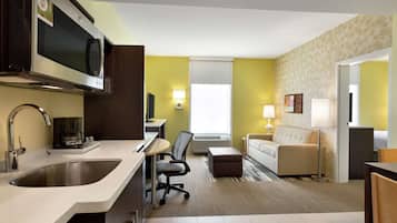 Suíte, 1 cama King, para não fumantes | Ferros/tábuas de passar roupa, Wi-Fi de cortesia, roupa de cama