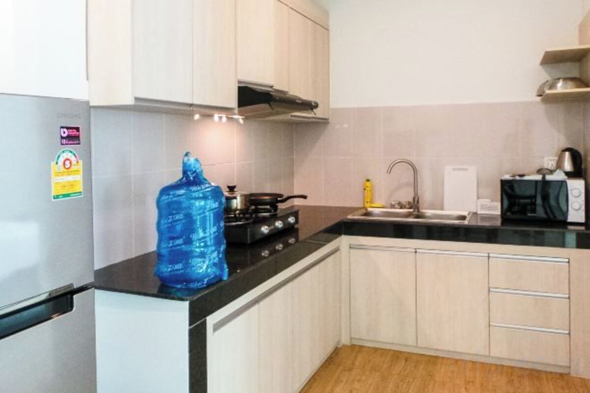 Cozinha privada | Geladeira grande, micro-ondas, cooktop, chaleira elétrica
