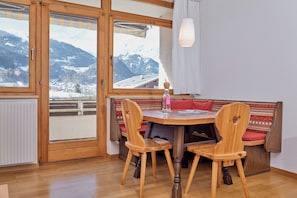 Apartamento, 3 quartos, varanda, no edifício anexo | Minibar, cofre no quarto, secretária, quartos insonorizados 