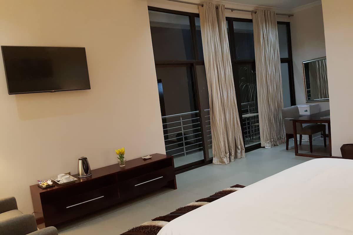 Suíte exclusiva, 1 cama King, suíte, no pátio | Cofres nos quartos, escrivaninha, quartos à prova de som